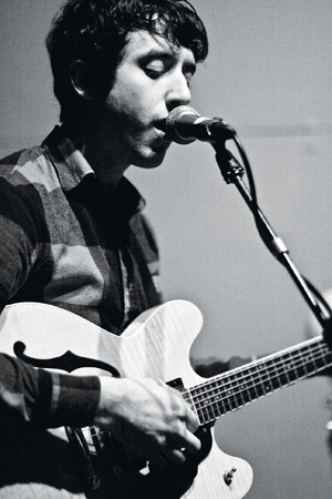 Family Room | Worker Bee | Evan Jewett | Music & Clubs | Metro Newspapers